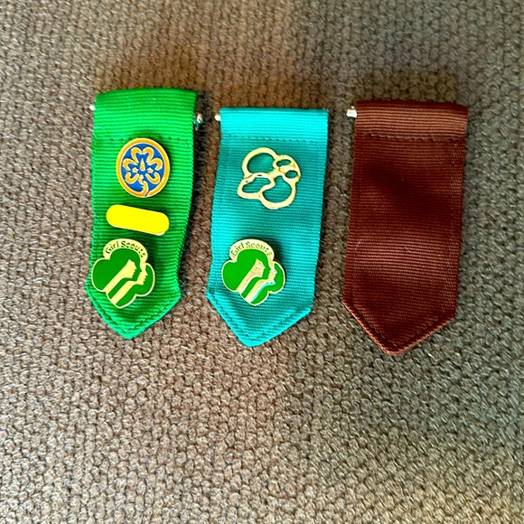 Girl Scouts | Other | Girl Scout Brownie Pins And Badge 5 Pin Total ...